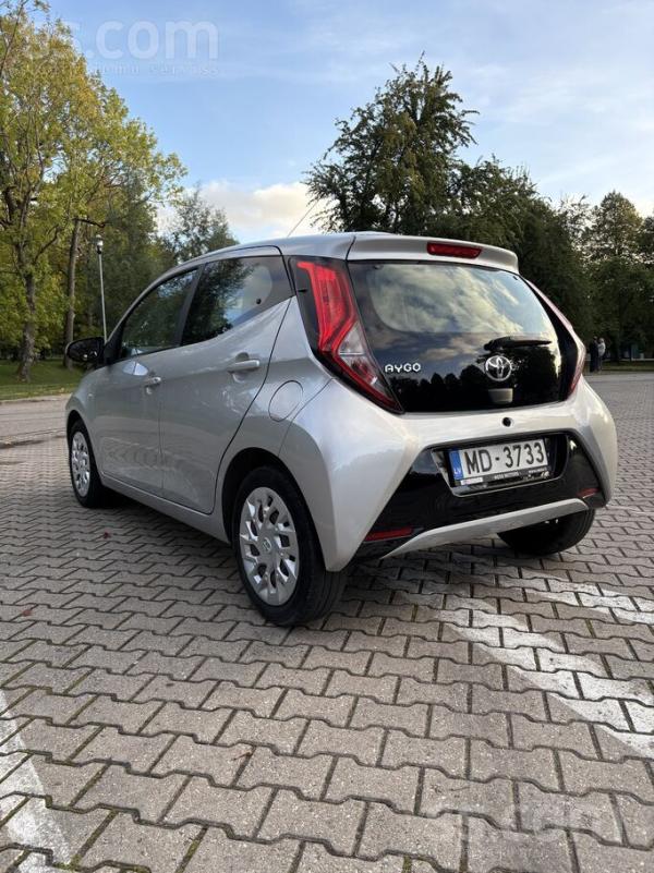 Тойота Айго 2019 в Вентспилс на AUTOMOTO.COM.LV Серый Тойота Айго 2019 в Вентспилс, объемом двигателя 1.00 л и пробегом 52 тыс. км за 9190 €, фото 4 на AUTOMOTO.COM.LV