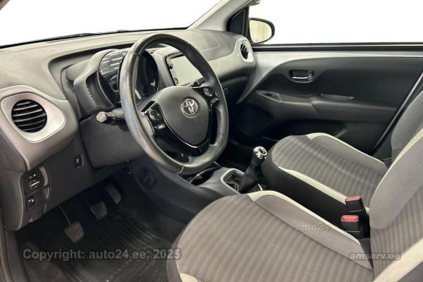 Pelēks Toyota Aygo 2020 Pērnava, ar dzinēja tilpumu 1.00 L un nobraukumu 50 tūkst. km par 8990 €, foto 11 vietnē AUTOMOTO.COM.LV