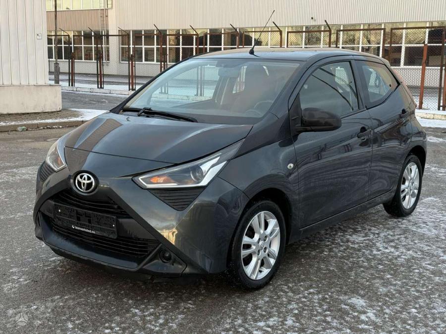 Pelēks Toyota Aygo 2020 Rokiškis, ar dzinēja tilpumu 1.00 L un nobraukumu 108 tūkst. km par 4400 €, foto 1 vietnē AUTOMOTO.COM.LV