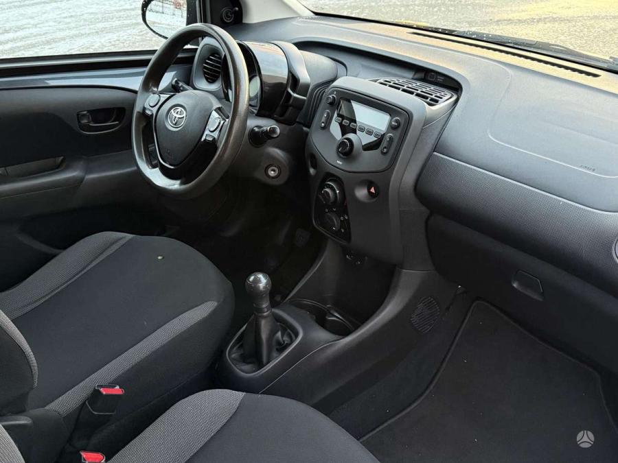 Pelēks Toyota Aygo 2020 Rokiškis, ar dzinēja tilpumu 1.00 L un nobraukumu 108 tūkst. km par 4400 €, foto 13 vietnē AUTOMOTO.COM.LV