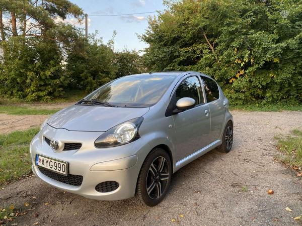 Toyota Aygo 2009 Viļņa vietnē Pelēks Toyota Aygo 2009 Viļņa, ar dzinēja tilpumu 1.00 L un nobraukumu 171 tūkst. km par 2200 €, foto 1 vietnē AUTOMOTO.COM.LV