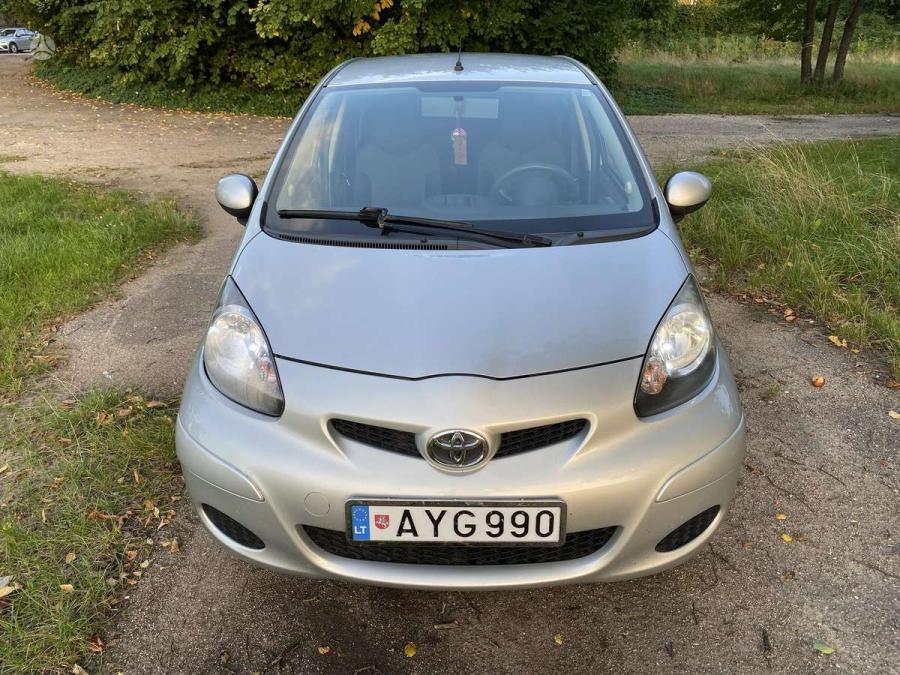 Grey Toyota Aygo 2009 in Vilnius, with an engine capacity of 1.00 L and mileage of 171 thousand km for 2200 €, photo 4 on AUTOMOTO.COM.LV