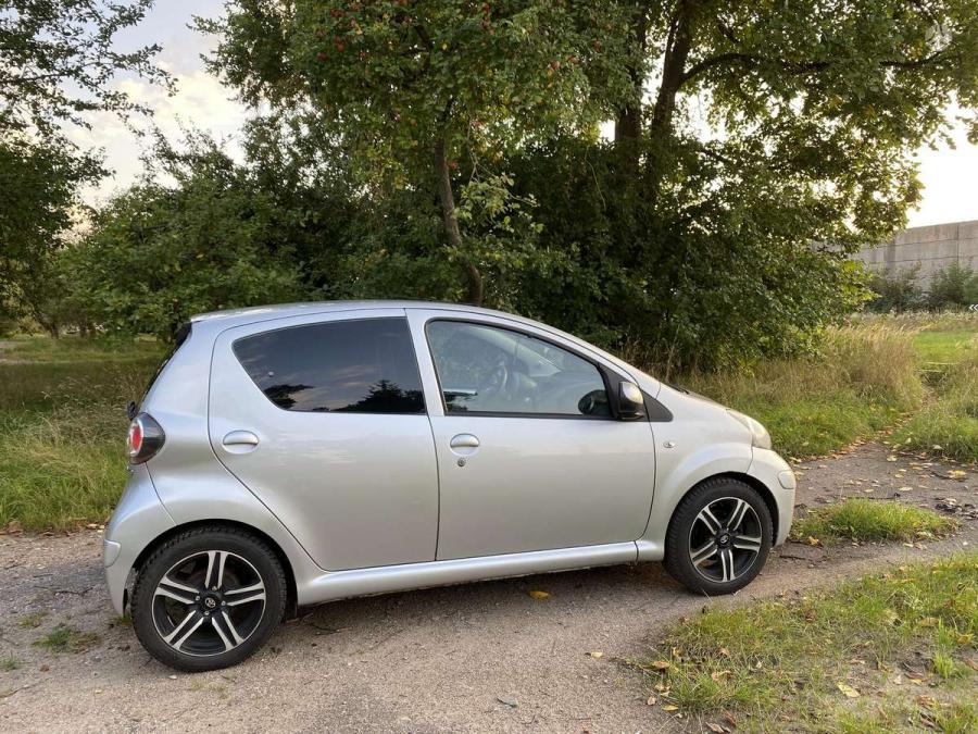 Grey Toyota Aygo 2009 in Vilnius, with an engine capacity of 1.00 L and mileage of 171 thousand km for 2200 €, photo 5 on AUTOMOTO.COM.LV