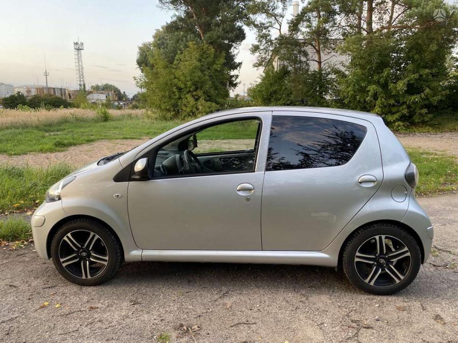 Grey Toyota Aygo 2009 in Vilnius, with an engine capacity of 1.00 L and mileage of 171 thousand km for 2200 €, photo 6 on AUTOMOTO.COM.LV