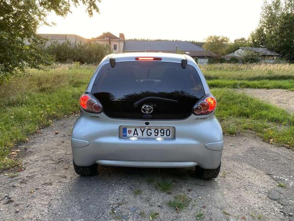 Toyota Aygo 2009 Viļņa vietnē Pelēks Toyota Aygo 2009 Viļņa, ar dzinēja tilpumu 1.00 L un nobraukumu 171 tūkst. km par 2200 €, foto 8 vietnē AUTOMOTO.COM.LV