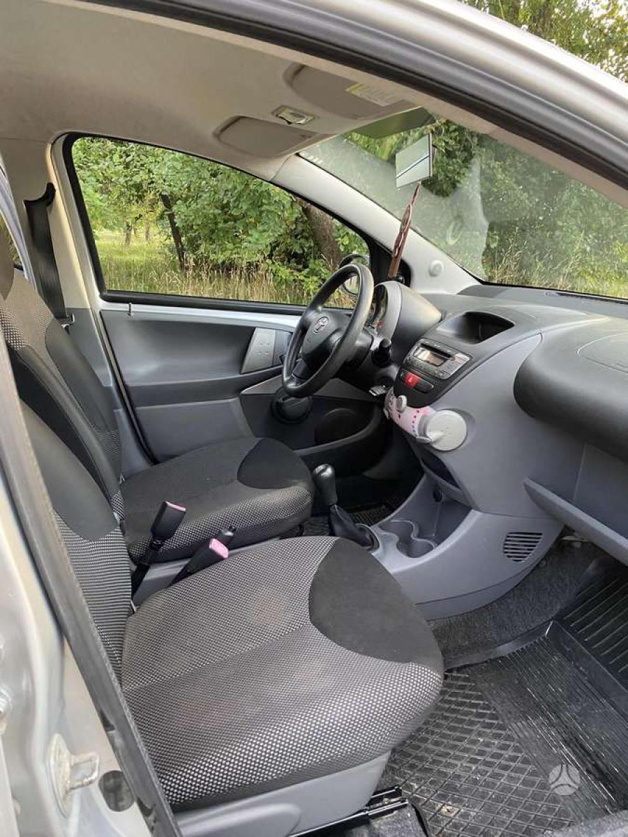 Grey Toyota Aygo 2009 in Vilnius, with an engine capacity of 1.00 L and mileage of 171 thousand km for 2200 €, photo 10 on AUTOMOTO.COM.LV