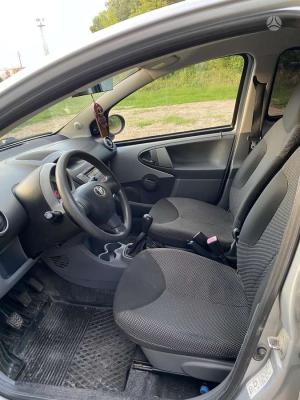 Grey Toyota Aygo 2009 in Vilnius, with an engine capacity of 1.00 L and mileage of 171 thousand km for 2200 €, photo 11 on AUTOMOTO.COM.LV