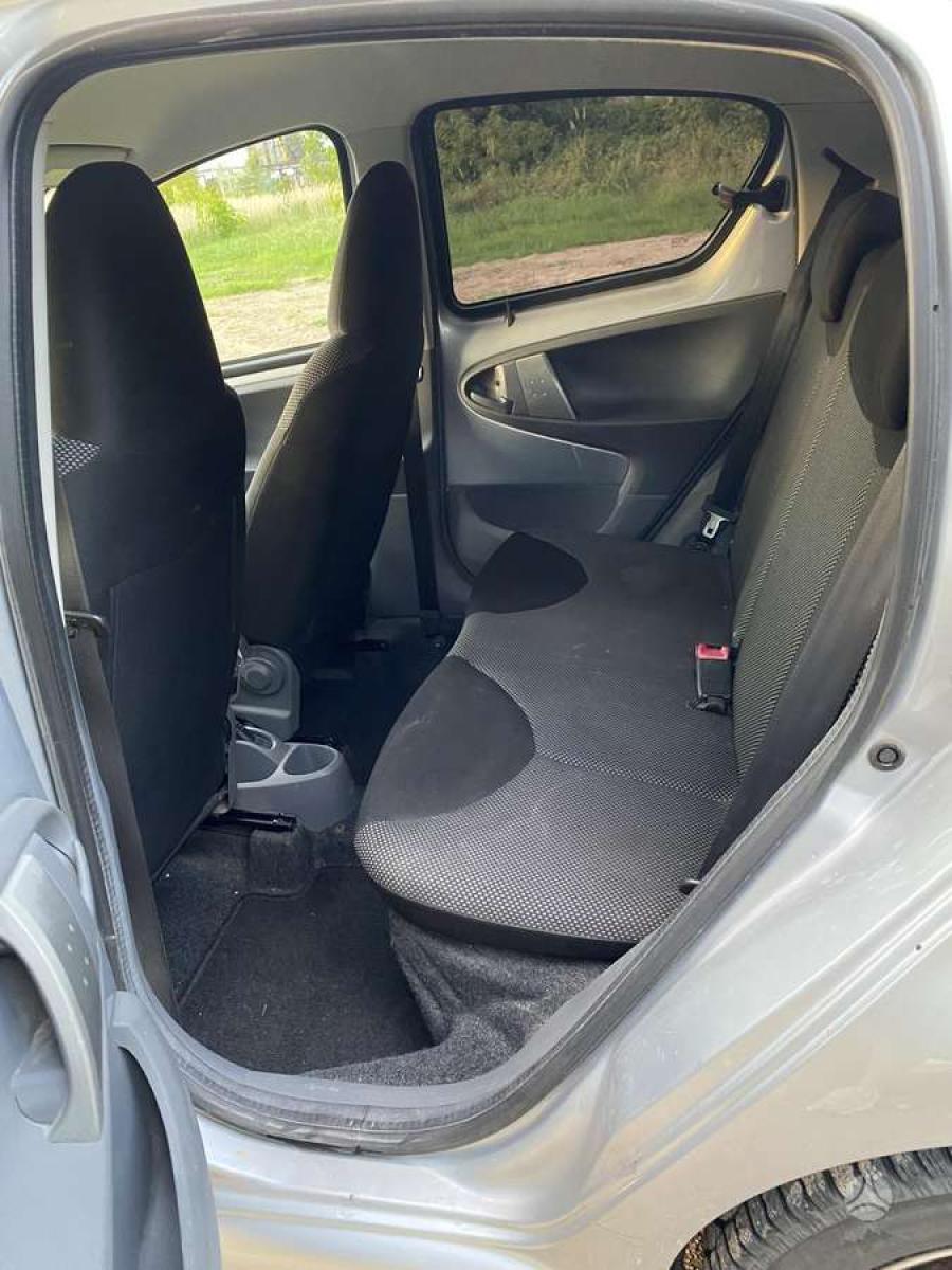 Grey Toyota Aygo 2009 in Vilnius, with an engine capacity of 1.00 L and mileage of 171 thousand km for 2200 €, photo 12 on AUTOMOTO.COM.LV
