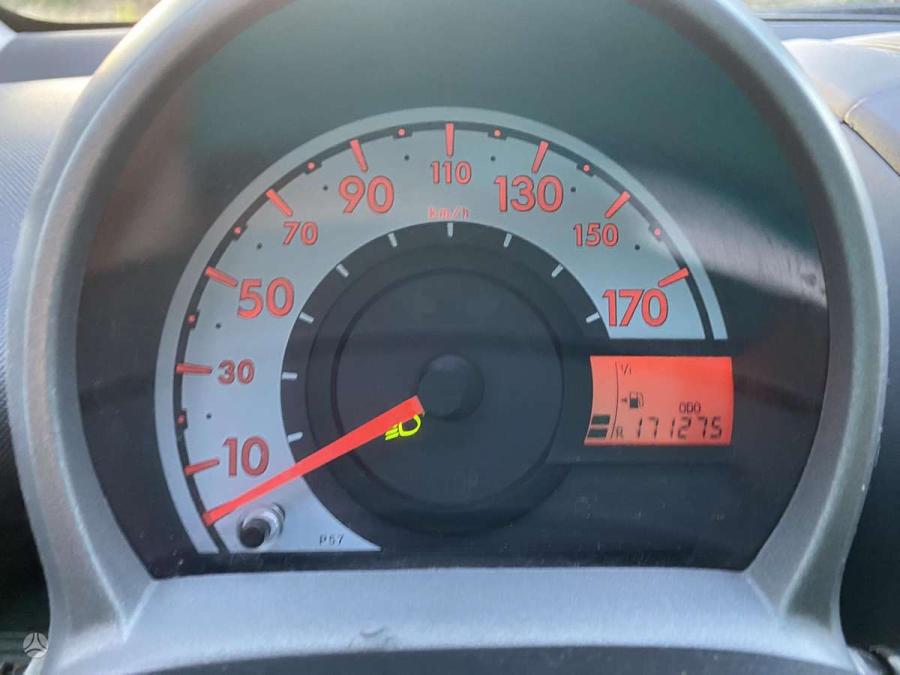 Grey Toyota Aygo 2009 in Vilnius, with an engine capacity of 1.00 L and mileage of 171 thousand km for 2200 €, photo 14 on AUTOMOTO.COM.LV