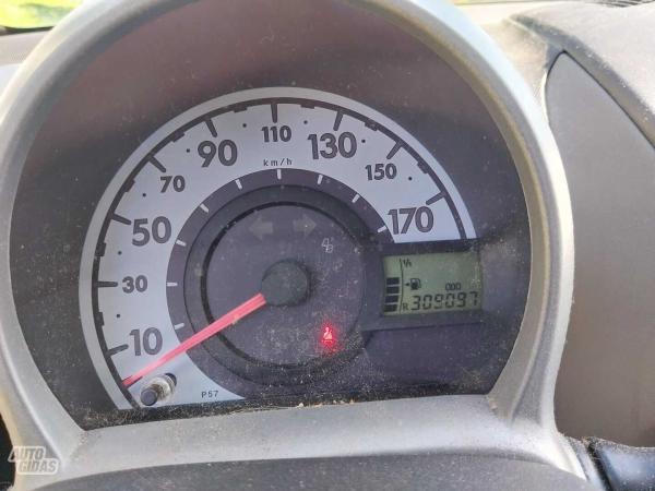 Toyota Aygo 2006 Viļņa, ar dzinēja tilpumu 1.40 L un nobraukumu 309 tūkst. km par 900 €, foto 4 vietnē AUTOMOTO.COM.LV