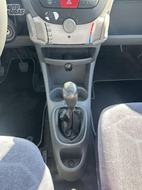 Toyota Aygo 2006 Pabradė vietnē Toyota Aygo 2006 Pabradė, ar dzinēja tilpumu 1.00 L un nobraukumu 172 tūkst. km par 1850 €, foto 10 vietnē AUTOMOTO.COM.LV