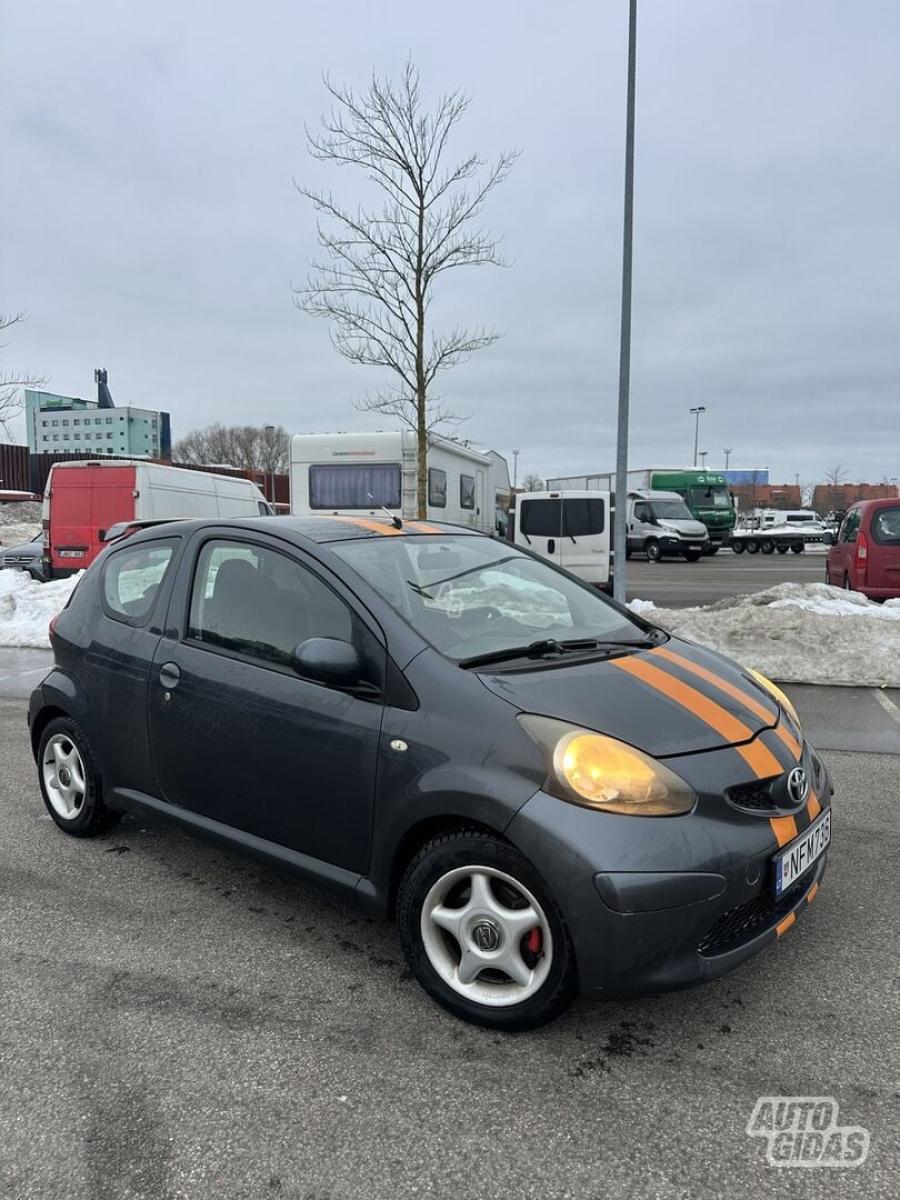 Toyota Aygo 2007 in Klaipeda, with an engine capacity of 1.00 L and mileage of 239 thousand km for 1500 €, photo 2 on AUTOMOTO.COM.LV