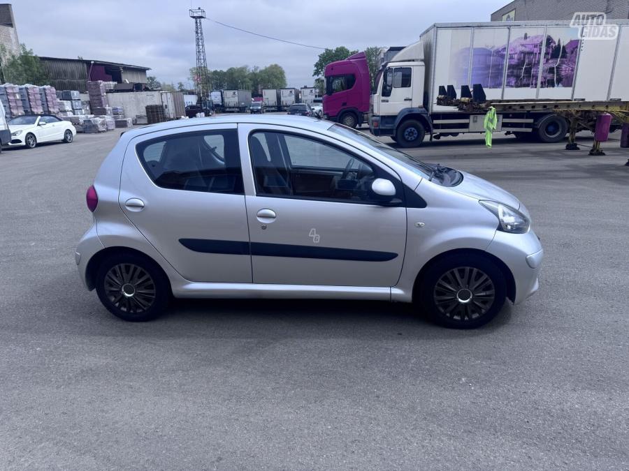 Toyota Aygo 2007 in Klaipeda, with an engine capacity of 1.00 L and mileage of 185 thousand km for 1500 €, photo 5 on AUTOMOTO.COM.LV