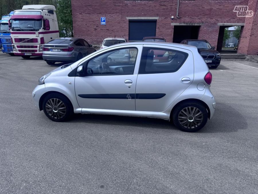 Toyota Aygo 2007 in Klaipeda, with an engine capacity of 1.00 L and mileage of 185 thousand km for 1500 €, photo 9 on AUTOMOTO.COM.LV