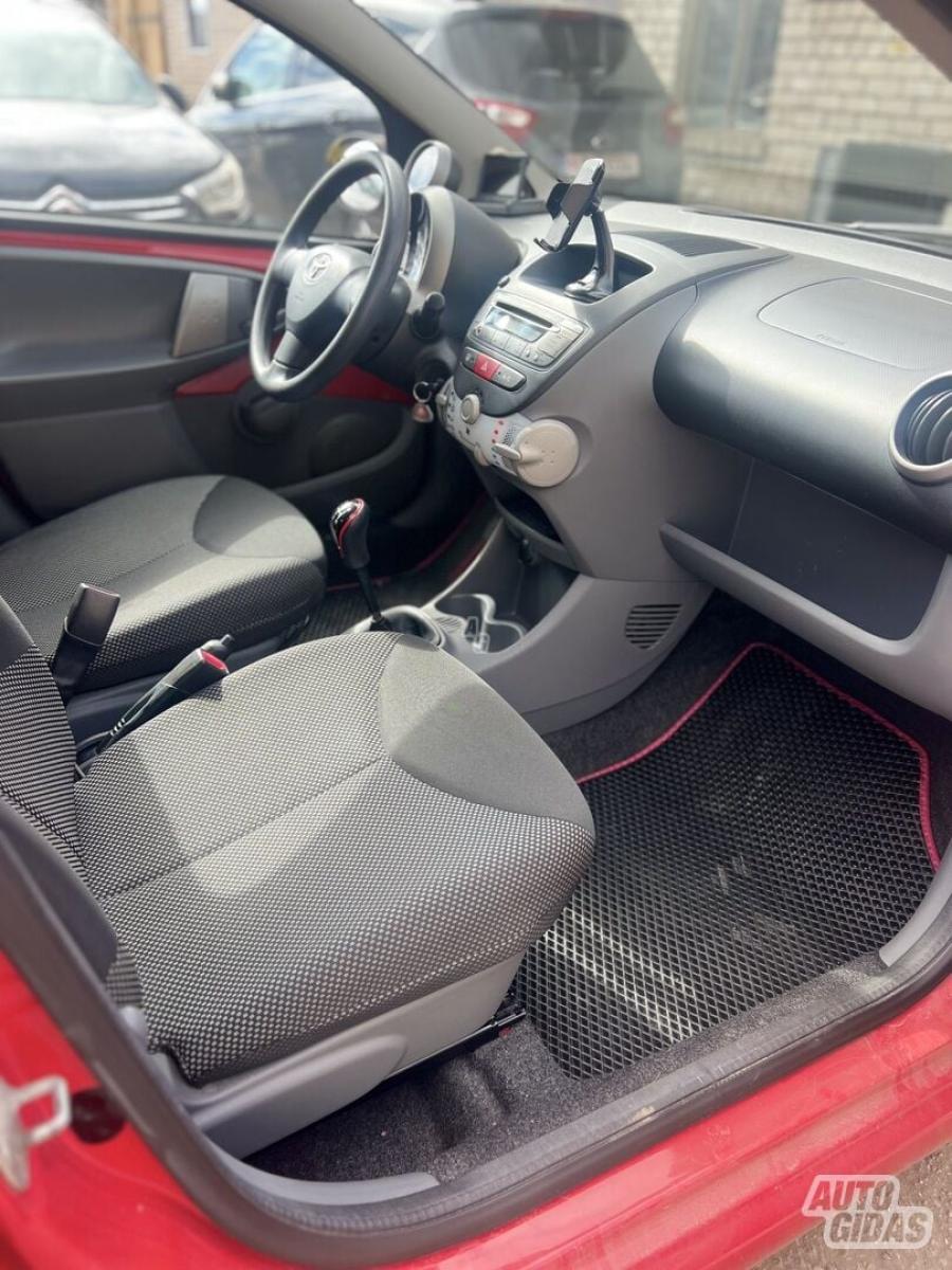 Toyota Aygo 2010 in Vilnius, with an engine capacity of 1.00 L and mileage of 98 thousand km for 2200 €, photo 11 on AUTOMOTO.COM.LV