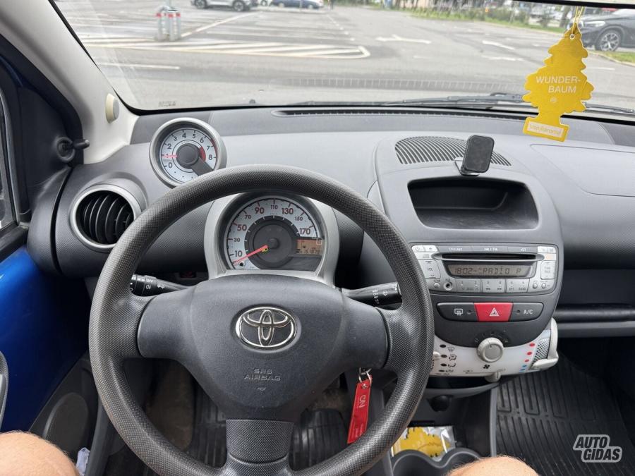 Toyota Aygo 2011 Viļņa, ar dzinēja tilpumu 1.00 L un nobraukumu 157 tūkst. km par 1750 €, foto 14 vietnē AUTOMOTO.COM.LV