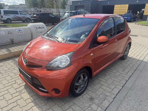 Toyota Aygo 2012 in Kaunas on AUTOMOTO.COM.LV Orange Toyota Aygo 2012 in Kaunas, with an engine capacity of 1.00 L and mileage of 121 thousand km for 3350 β¬, photo 4 on AUTOMOTO.COM.LV