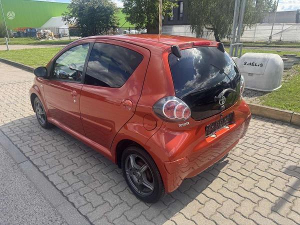 Toyota Aygo 2012 in Kaunas on AUTOMOTO.COM.LV Orange Toyota Aygo 2012 in Kaunas, with an engine capacity of 1.00 L and mileage of 121 thousand km for 3350 β¬, photo 5 on AUTOMOTO.COM.LV