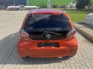 Orange Toyota Aygo 2012 in Kaunas, with an engine capacity of 1.00 L and mileage of 121 thousand km for 3350 €, photo 6 on AUTOMOTO.COM.LV