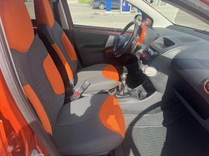 Orange Toyota Aygo 2012 in Kaunas, with an engine capacity of 1.00 L and mileage of 121 thousand km for 3350 €, photo 7 on AUTOMOTO.COM.LV