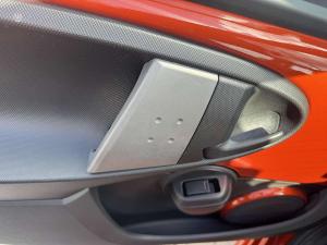 Orange Toyota Aygo 2012 in Kaunas, with an engine capacity of 1.00 L and mileage of 121 thousand km for 3350 €, photo 10 on AUTOMOTO.COM.LV