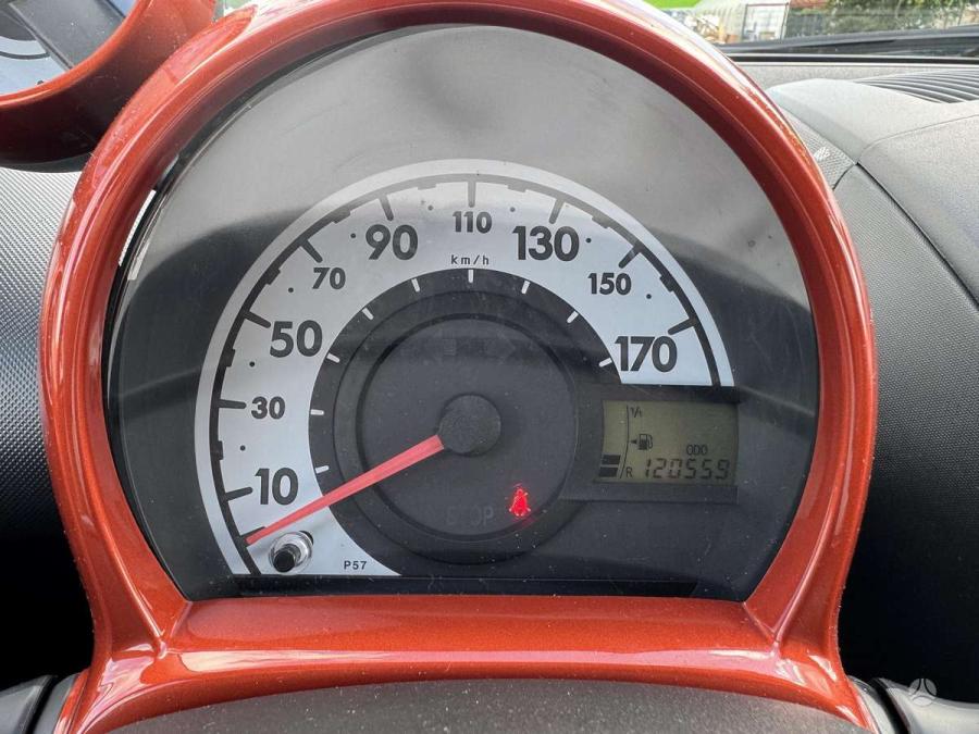 Orange Toyota Aygo 2012 in Kaunas, with an engine capacity of 1.00 L and mileage of 121 thousand km for 3350 €, photo 12 on AUTOMOTO.COM.LV
