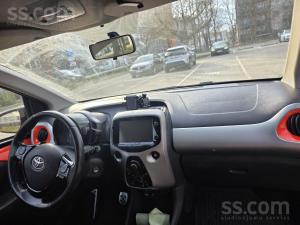 Оранжевый Тойота Айго 2016 в Рига, объемом двигателя 1.00 л и пробегом 172 тыс. км за 6700 €, фото 13 на AUTOMOTO.COM.LV