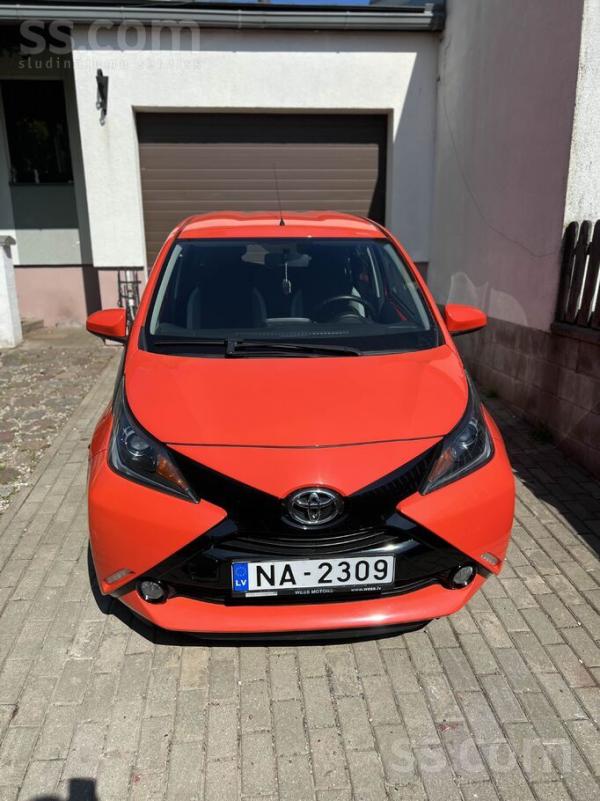 Orange Toyota Aygo 2017 in Riga, with an engine capacity of 1.00 L and mileage of 49 thousand km for 3200 €, photo 1 on AUTOMOTO.COM.LV