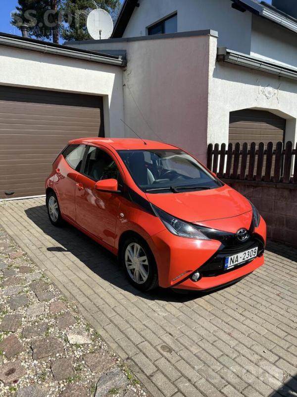 Orange Toyota Aygo 2017 in Riga, with an engine capacity of 1.00 L and mileage of 49 thousand km for 3200 €, photo 2 on AUTOMOTO.COM.LV