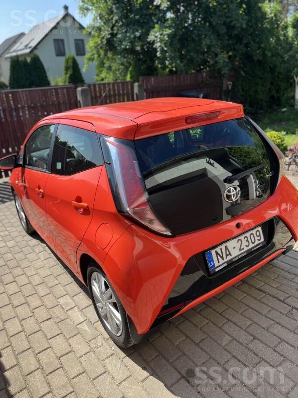 Orange Toyota Aygo 2017 in Riga, with an engine capacity of 1.00 L and mileage of 49 thousand km for 3200 €, photo 4 on AUTOMOTO.COM.LV