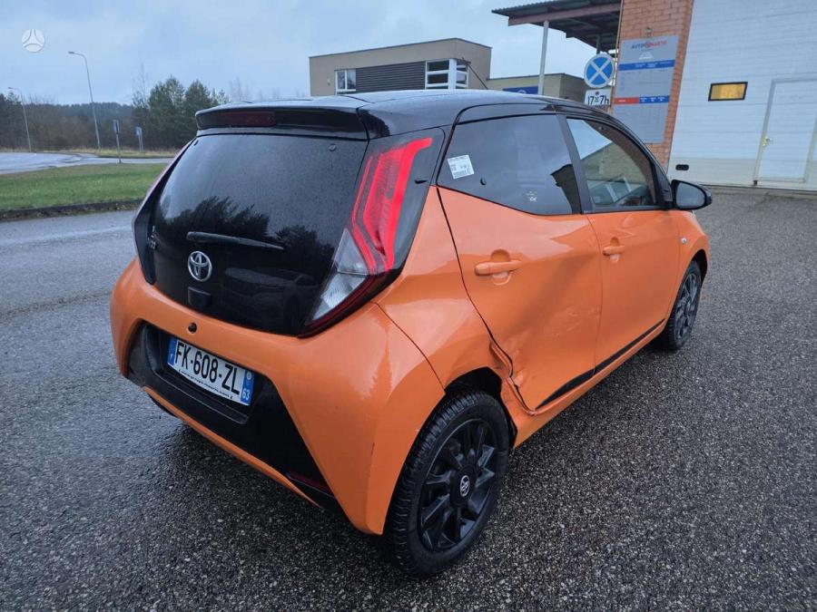 Orange Toyota Aygo 2019 in Anyksciai, with an engine capacity of 1.00 L and mileage of 59 thousand km for 4600 €, photo 8 on AUTOMOTO.COM.LV