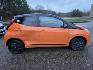 Orange Toyota Aygo 2019 in Anyksciai, with an engine capacity of 1.00 L and mileage of 59 thousand km for 4600 €, photo 9 on AUTOMOTO.COM.LV