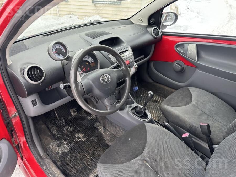 Red Toyota Aygo 2006 in Riga, with an engine capacity of 1.00 L and mileage of 0 thousand km for 690 €, photo 5 on AUTOMOTO.COM.LV