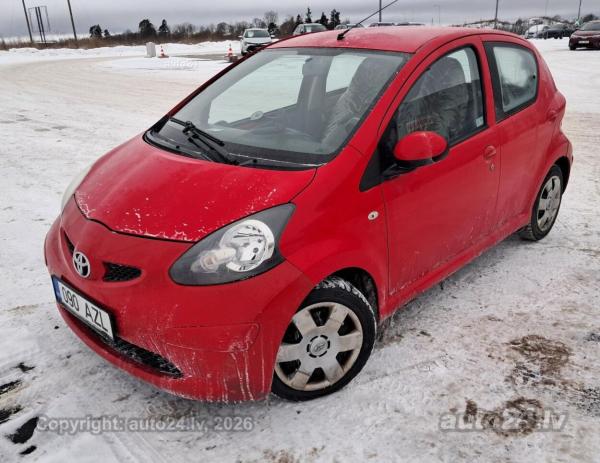 Sarkans Toyota Aygo 2006 Tallina, ar dzinēja tilpumu 1.00 L un nobraukumu 179 tūkst. km par 1800 €, foto 1 vietnē AUTOMOTO.COM.LV