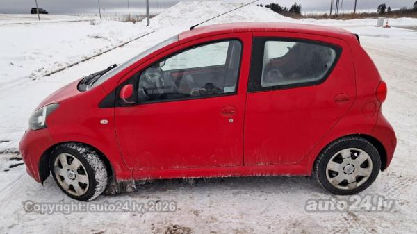 Sarkans Toyota Aygo 2006 Tallina, ar dzinēja tilpumu 1.00 L un nobraukumu 179 tūkst. km par 1800 €, foto 2 vietnē AUTOMOTO.COM.LV
