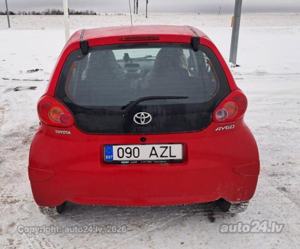 Sarkans Toyota Aygo 2006 Tallina, ar dzinēja tilpumu 1.00 L un nobraukumu 179 tūkst. km par 1800 €, foto 4 vietnē AUTOMOTO.COM.LV