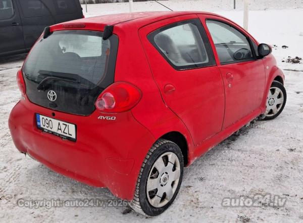 Sarkans Toyota Aygo 2006 Tallina, ar dzinēja tilpumu 1.00 L un nobraukumu 179 tūkst. km par 1800 €, foto 5 vietnē AUTOMOTO.COM.LV