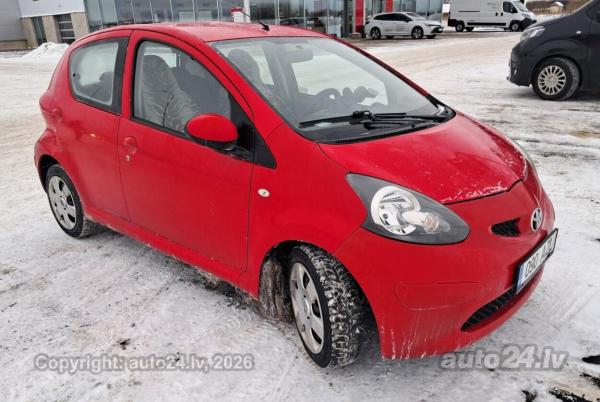 Sarkans Toyota Aygo 2006 Tallina, ar dzinēja tilpumu 1.00 L un nobraukumu 179 tūkst. km par 1800 €, foto 7 vietnē AUTOMOTO.COM.LV