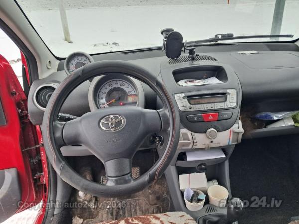 Red Toyota Aygo 2006 in Tallinn, with an engine capacity of 1.00 L and mileage of 179 thousand km for 1800 €, photo 11 on AUTOMOTO.COM.LV