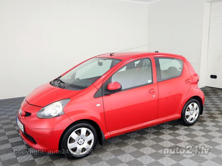 Sarkans Toyota Aygo 2006 Tallina, ar dzinēja tilpumu 1.00 L un nobraukumu 205 tūkst. km par 1099 €, foto 3 vietnē AUTOMOTO.COM.LV