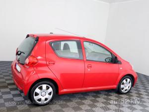 Sarkans Toyota Aygo 2006 Tallina, ar dzinēja tilpumu 1.00 L un nobraukumu 205 tūkst. km par 1099 €, foto 4 vietnē AUTOMOTO.COM.LV
