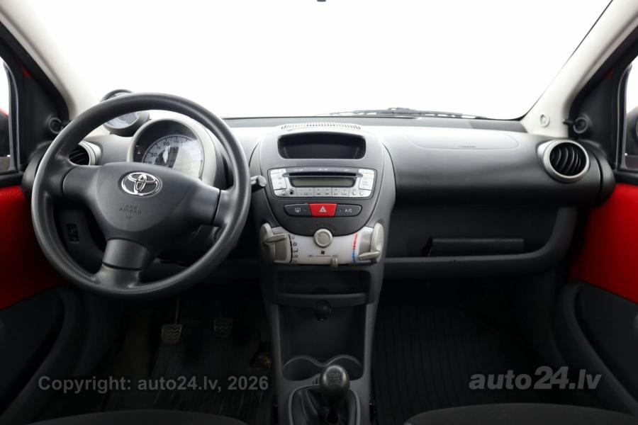 Sarkans Toyota Aygo 2006 Tallina, ar dzinēja tilpumu 1.00 L un nobraukumu 205 tūkst. km par 1099 €, foto 6 vietnē AUTOMOTO.COM.LV
