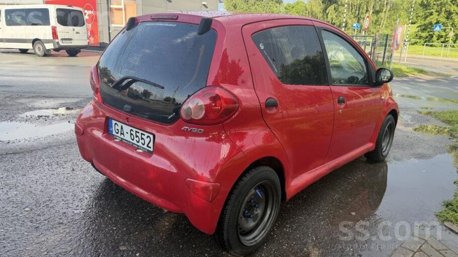 Sarkans Toyota Aygo 2006 Rīga, ar dzinēja tilpumu 1.00 L un nobraukumu 282 tūkst. km par 1600 €, foto 1 vietnē AUTOMOTO.COM.LV