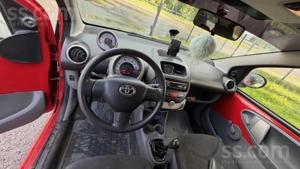 Sarkans Toyota Aygo 2006 Rīga, ar dzinēja tilpumu 1.00 L un nobraukumu 282 tūkst. km par 1600 €, foto 4 vietnē AUTOMOTO.COM.LV