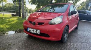 Sarkans Toyota Aygo 2006 Rīga, ar dzinēja tilpumu 1.00 L un nobraukumu 282 tūkst. km par 1600 €, foto 6 vietnē AUTOMOTO.COM.LV