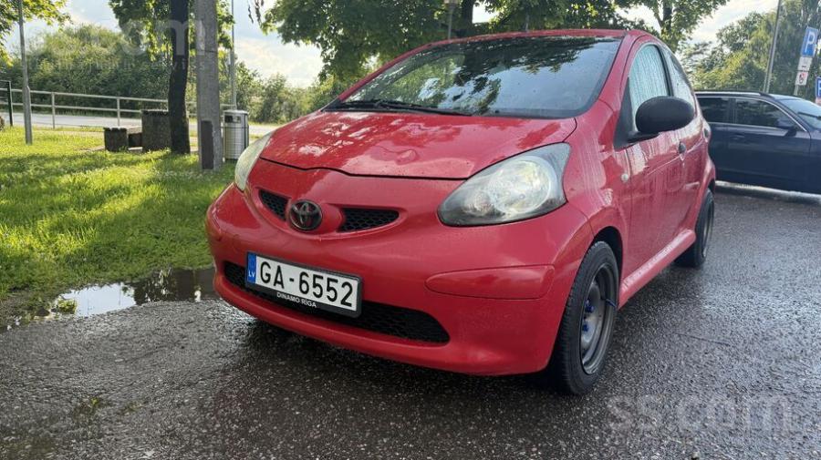 Sarkans Toyota Aygo 2006 Rīga, ar dzinēja tilpumu 1.00 L un nobraukumu 282 tūkst. km par 1600 €, foto 6 vietnē AUTOMOTO.COM.LV