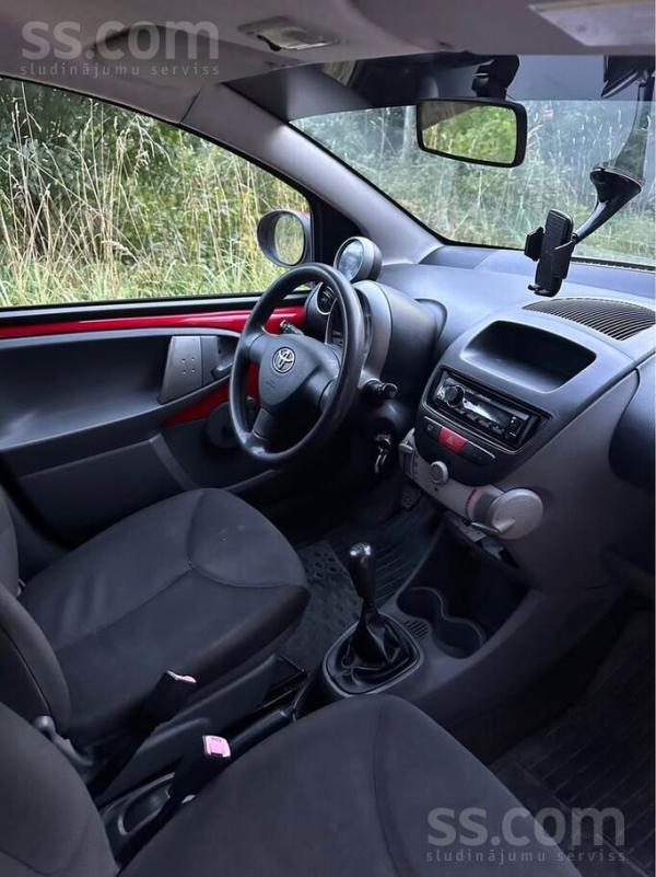Red Toyota Aygo 2006 in Riga, with an engine capacity of 1.00 L and mileage of 285 thousand km for 1200 €, photo 6 on AUTOMOTO.COM.LV