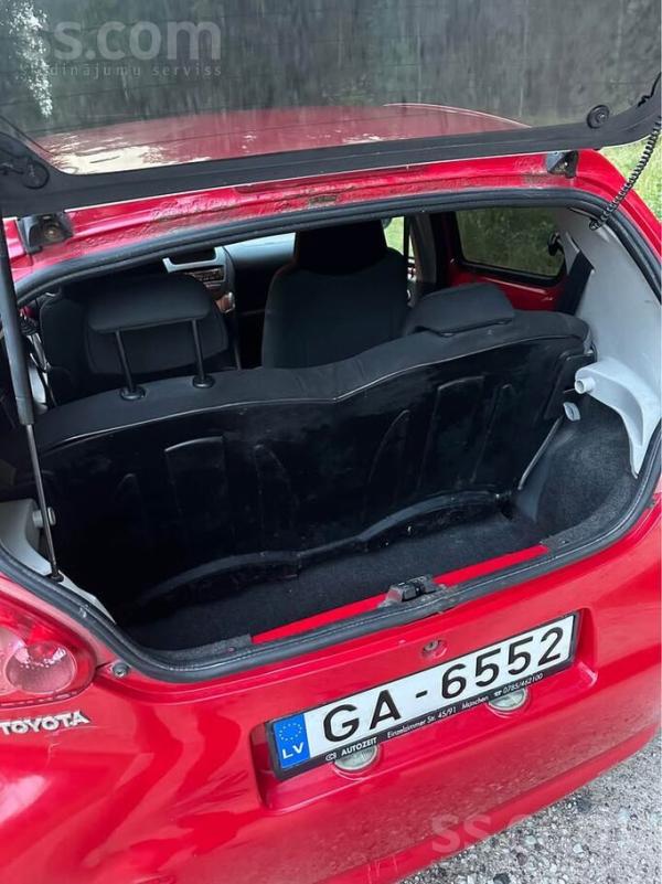 Red Toyota Aygo 2006 in Riga, with an engine capacity of 1.00 L and mileage of 285 thousand km for 1200 €, photo 7 on AUTOMOTO.COM.LV