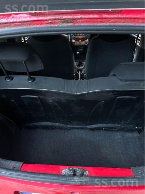 Sarkans Toyota Aygo 2006 Rīga, ar dzinēja tilpumu 1.00 L un nobraukumu 285 tūkst. km par 1200 €, foto 8 vietnē AUTOMOTO.COM.LV