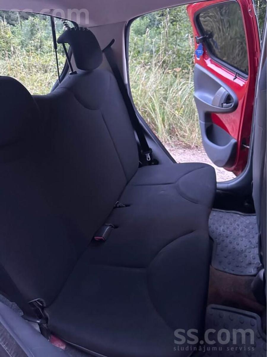 Sarkans Toyota Aygo 2006 Rīga, ar dzinēja tilpumu 1.00 L un nobraukumu 285 tūkst. km par 1200 €, foto 10 vietnē AUTOMOTO.COM.LV